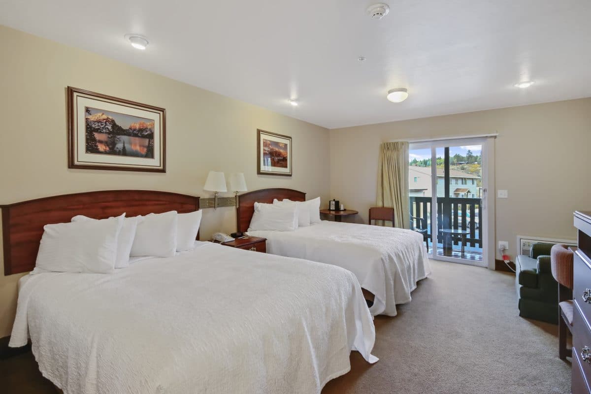 Deluxe Alpine Wyoming Hotel Rooms | Flying Saddle Resort